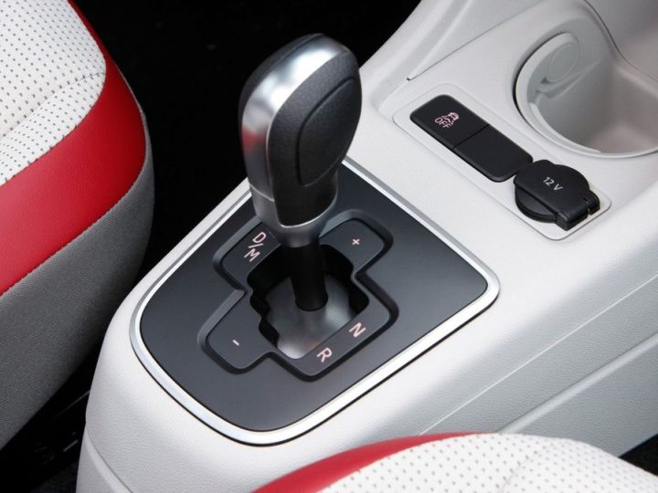 Perbedaan Mobil Matic dan Manual, Ini Kelebihan dan Kekurangannya!